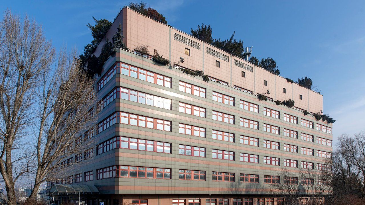 Circular Reconstruction of the Sazka Building